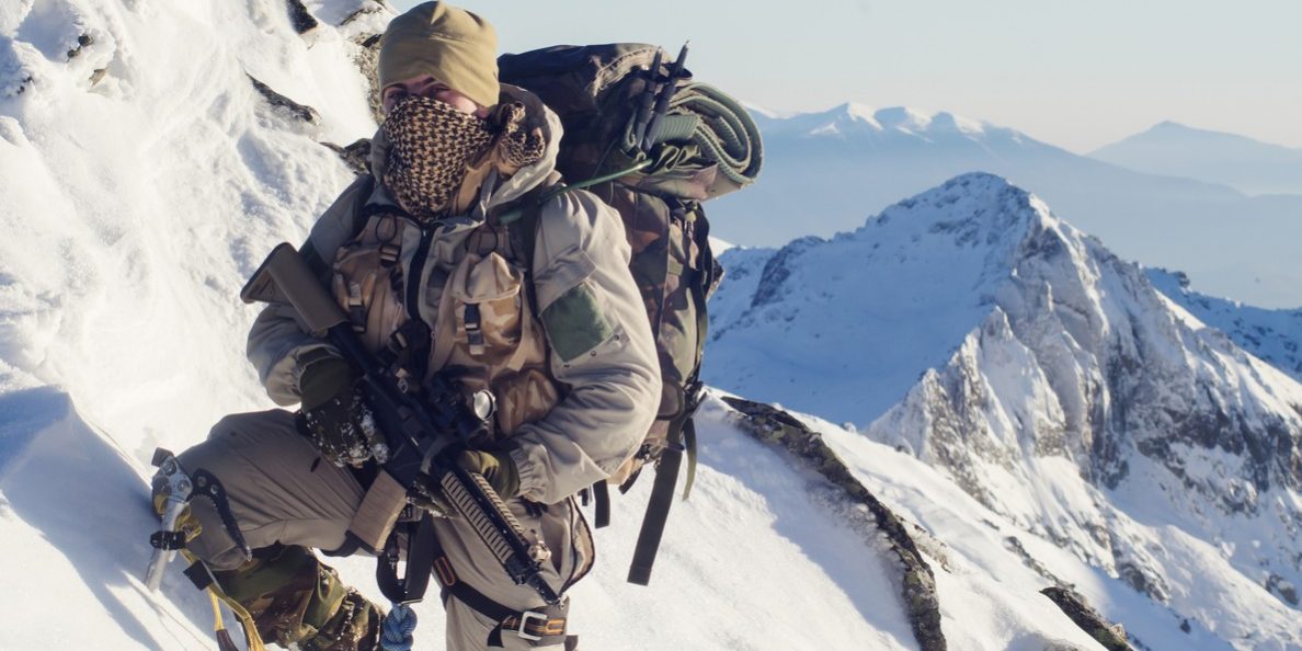 ภาพทหารดำเนินงานในช่วงฤดูหนาวบนภูเขา ภาพทหาร ทหารต่างชาติ